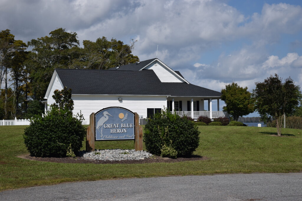 Club House & Pool - The Shores At Lands End